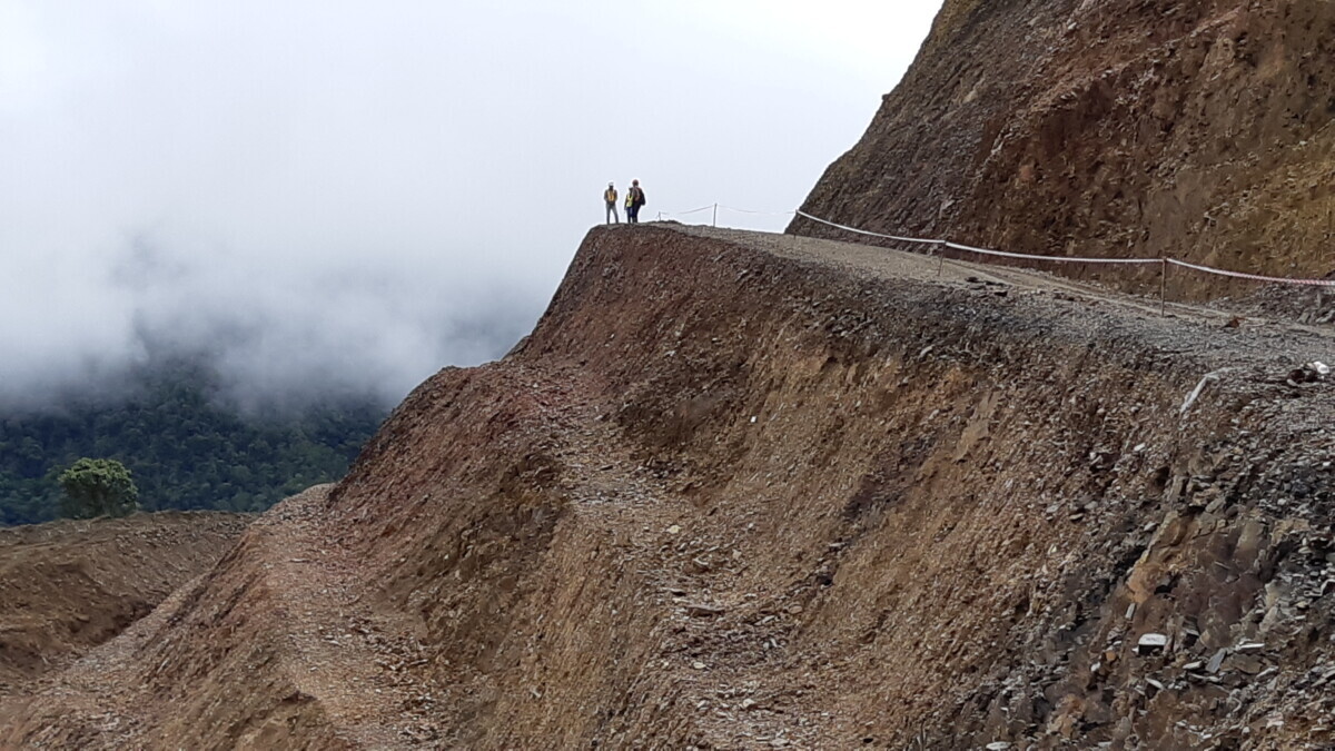 The SAM Air plane carrying six people crashed in the Yalimo Mountains ...