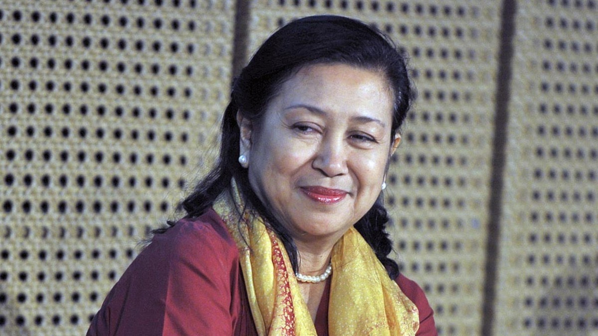 Ratna Riantiarno, Universal Independence - Kompas.id