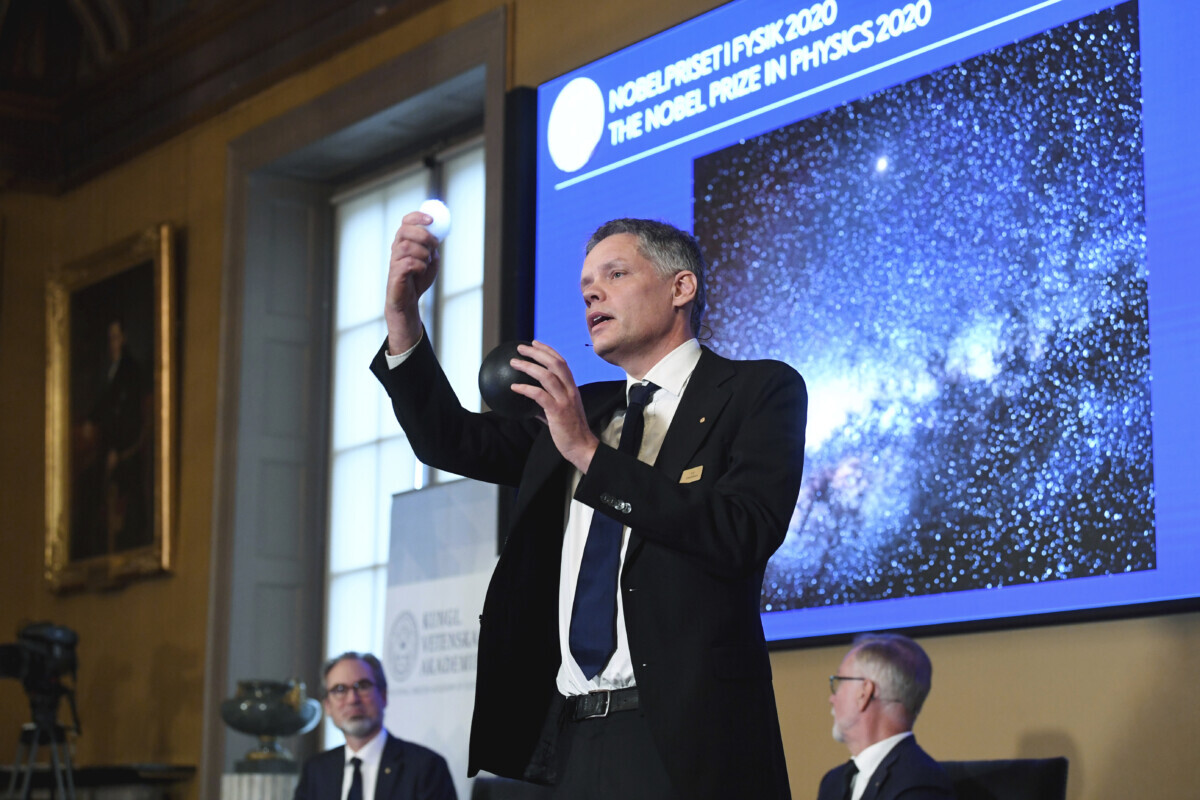 Nobel Fisika untuk Tiga Periset Teknologi Kuantum - Kompas.id