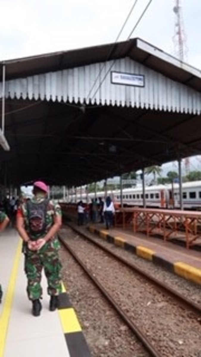 Jadwal KRL dan KA Lokal dari Rangkasbitung Disesuaikan dengan Arus Mudik - Kompas.id