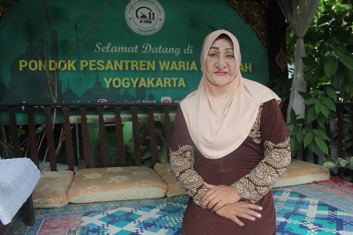 Shinta Ratri, Pemimpin Ponpes Waria di Yogyakarta, Berpulang - Kompas.id