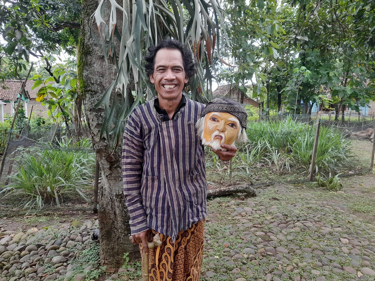 Marianto, Preserving Madiun’s ‘Dongkrek’ Art - Kompas.id