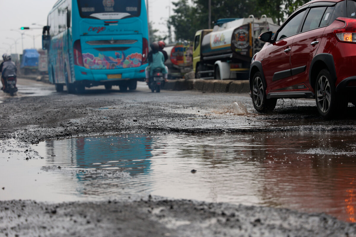 Warga Keluhkan Jalan Rusak, Jateng Siapkan Rp 437 Miliar untuk Perbaikan - Kompas.id