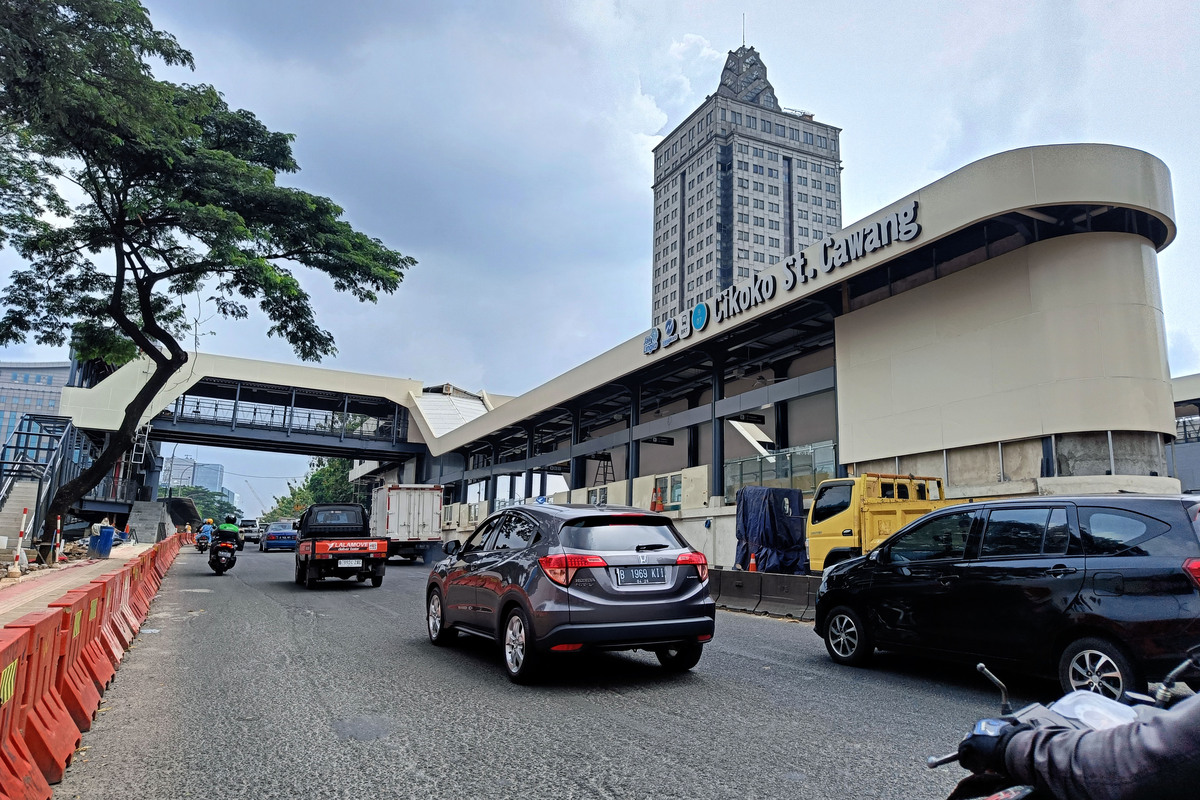 Halte Cikoko Cawang Terintegrasi dengan Stasiun KRL dan LRT Jabodebek - Kompas.id