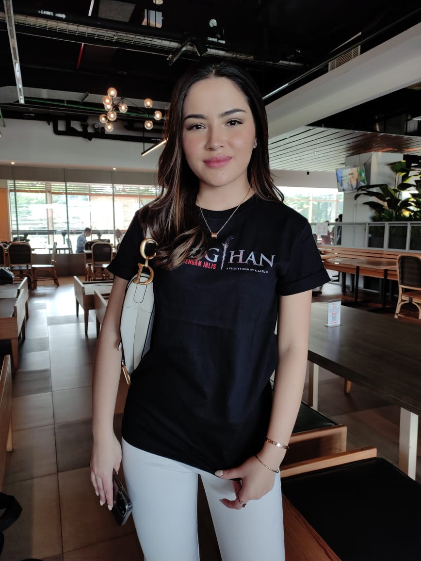 Nicole Parham, Diajari Kesurupan - Kompas.id