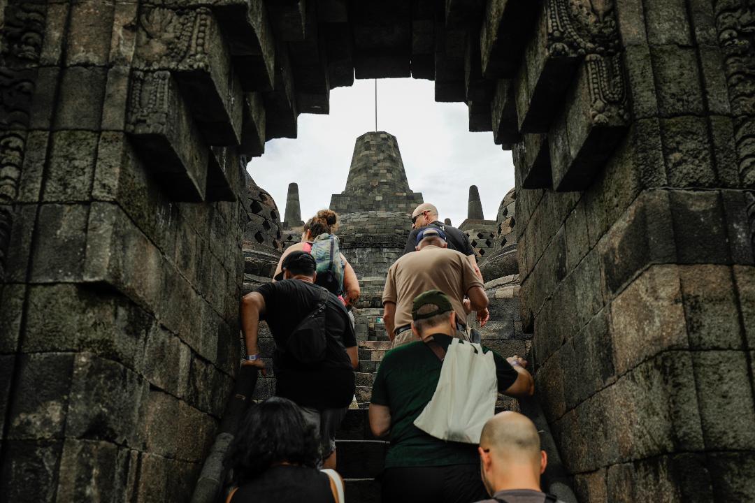 Bangunan Candi Borobudur Dibuka untuk 400 Orang Per Hari - Kompas.id