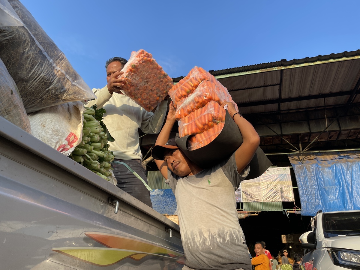Menghadirkan Kesejahteraan Bagi Kuli Angkut - Kompas.id