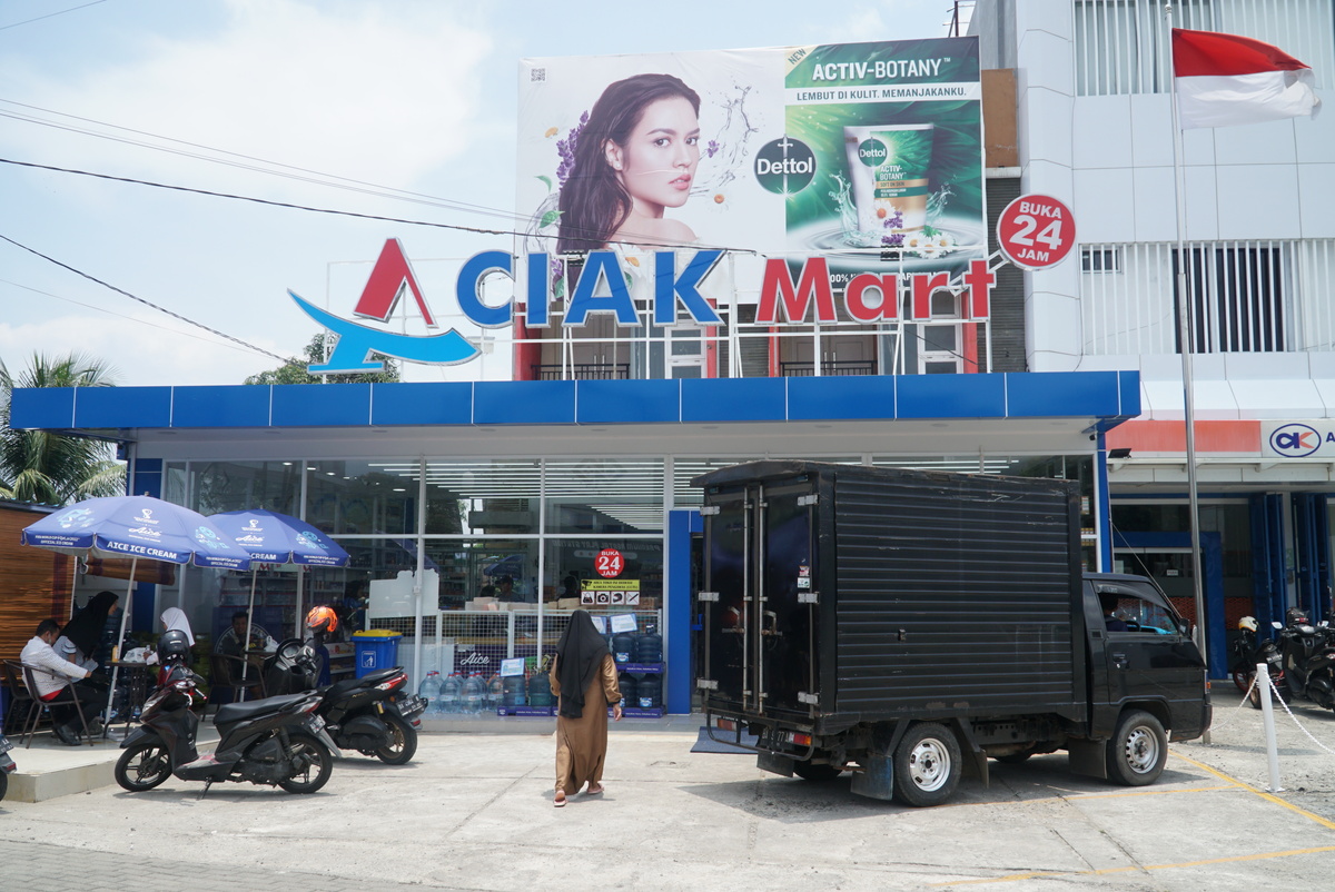 Musim Semi Ritel Modern Lokal di Kota Padang - Kompas.id