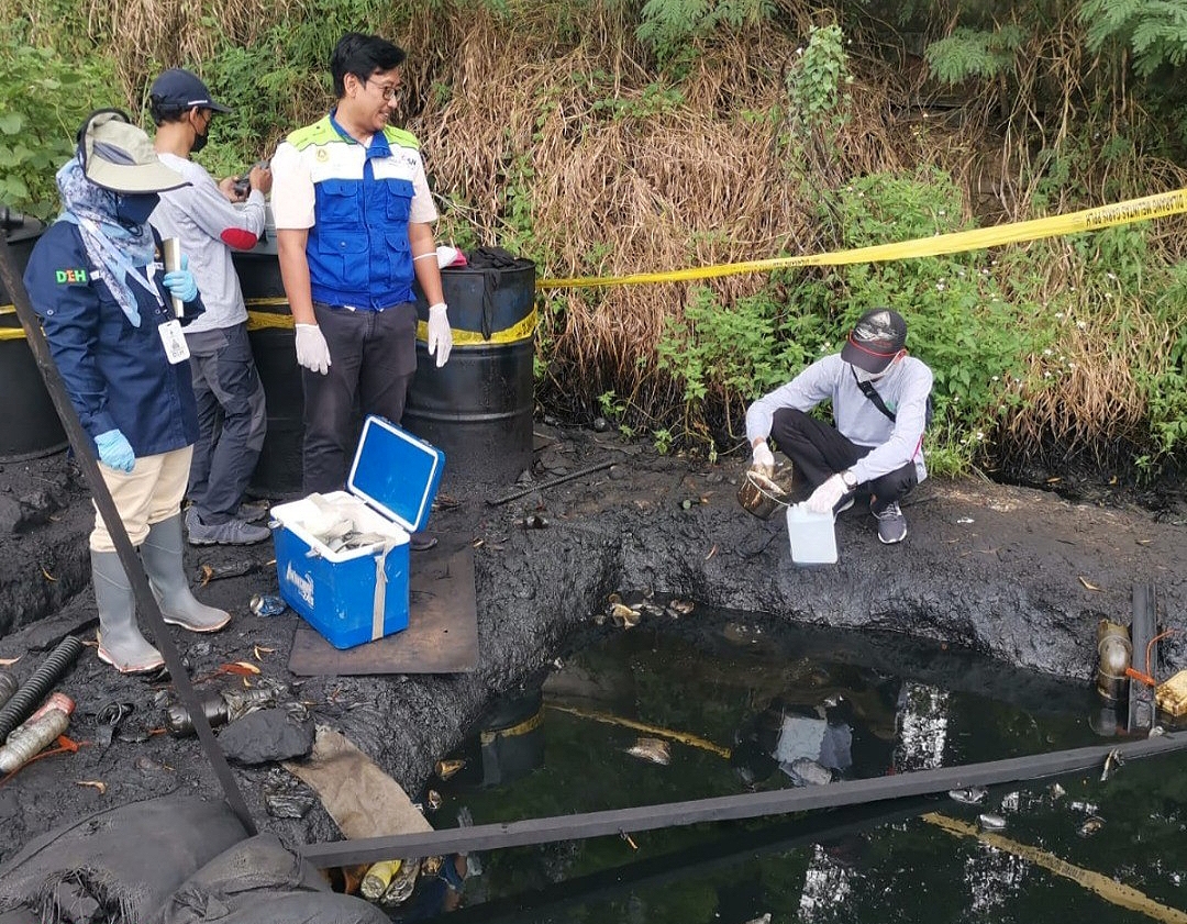 Sungai Cileungsi Tercemar, Ribuan Ikan Mati - Kompas.id