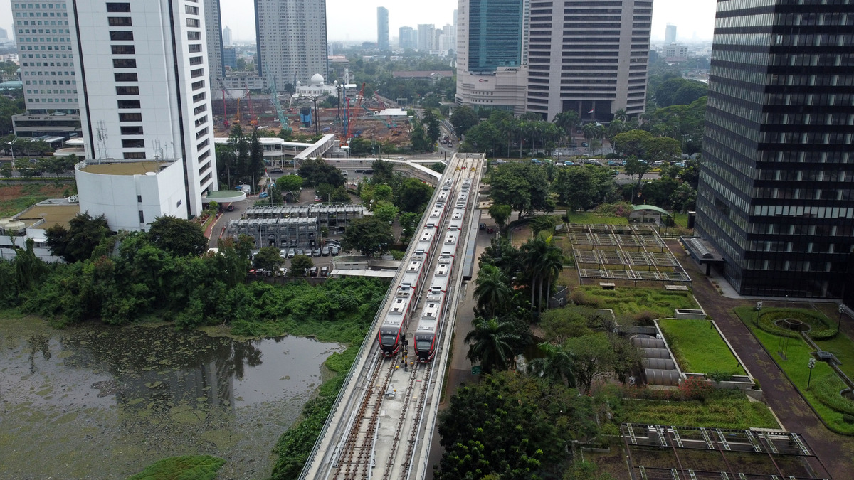 Transjakarta Siapkan Integrasi dengan LRT Jabodebek - Kompas.id