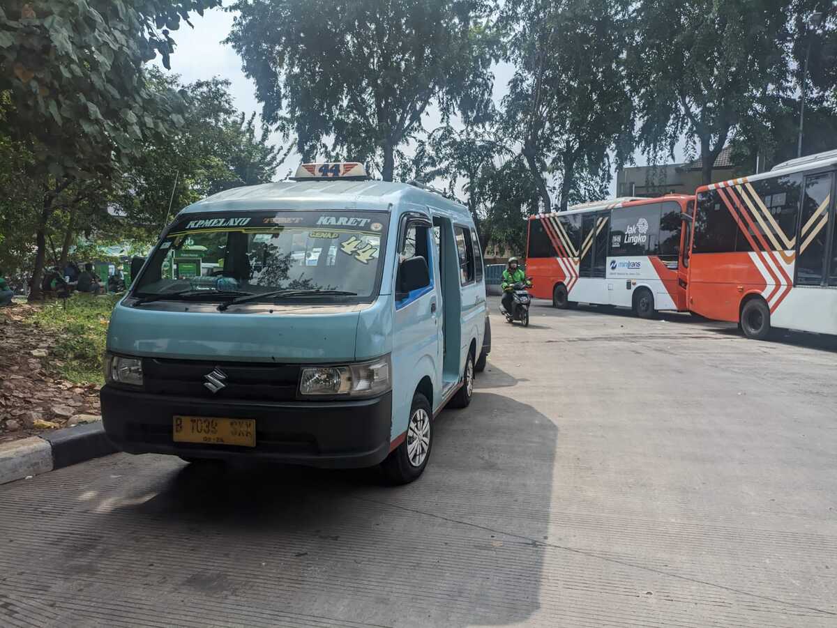 Pengemudi Mikrolet Protes Penambahan Armada Transjakarta di Stasiun ...