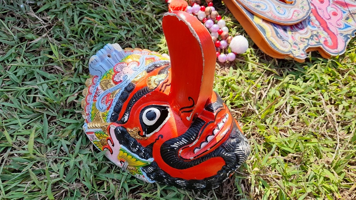 2.023 Siswa di Malang Menari Topeng Bapang Massal - Kompas.id