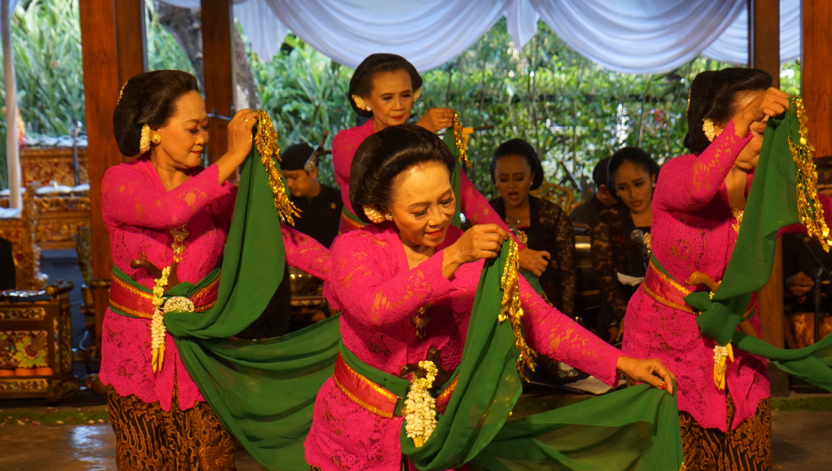 Demokratisasi Tarian Keraton Melalui Festival Bedhayan - Kompas.id