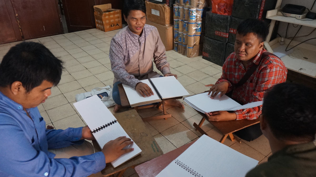 Ade Dwi Cahyo Putra, Spreading Light through Al Quran Braille - Kompas.id