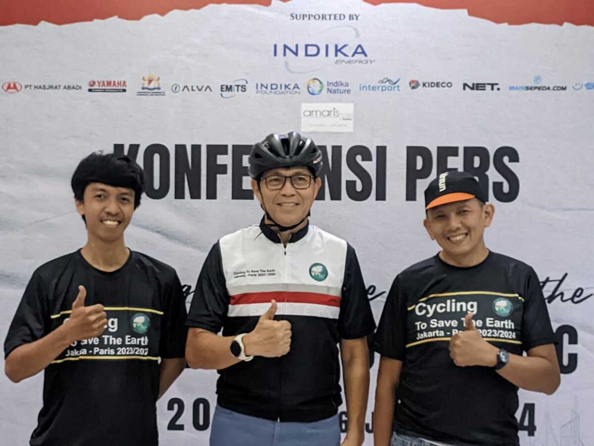Royke "Goes to Paris", Bicycles as Acts of Mobility - Kompas.id