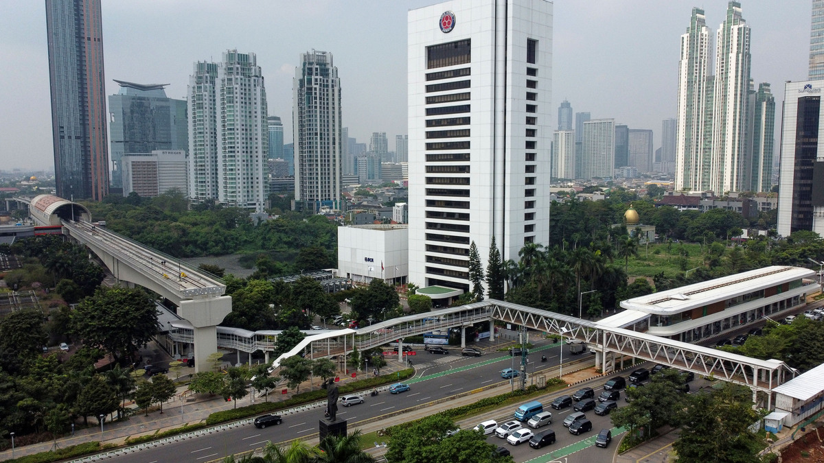 Dua Rute Mikrotrans Transjakarta Terintegrasi dengan LRT Jabodebek - Kompas.id