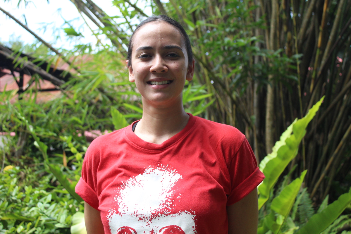 Nadine Alexandra Stares at the Orangutan - Kompas.id