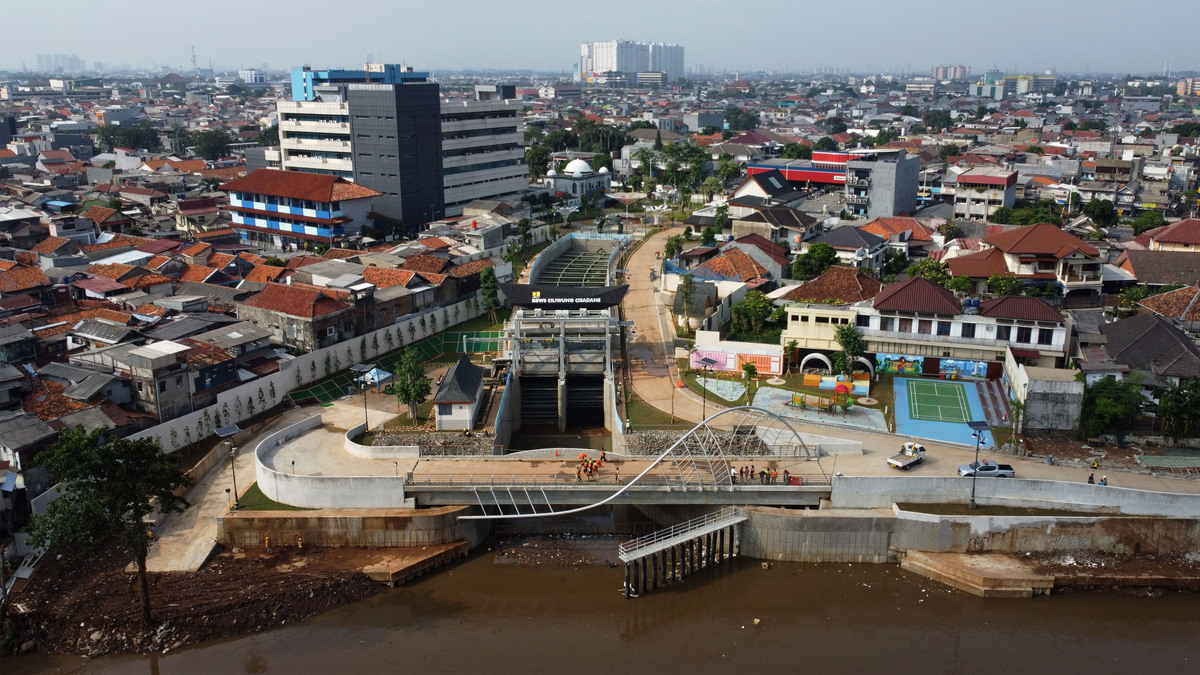 The Final Touches of the Ciliwung River-East Flood Canal Project ...