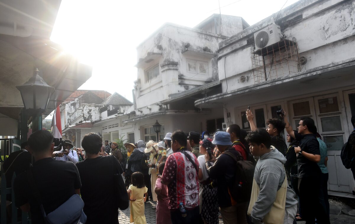 Learn History at the Peneleh Heritage Track - Kompas.id