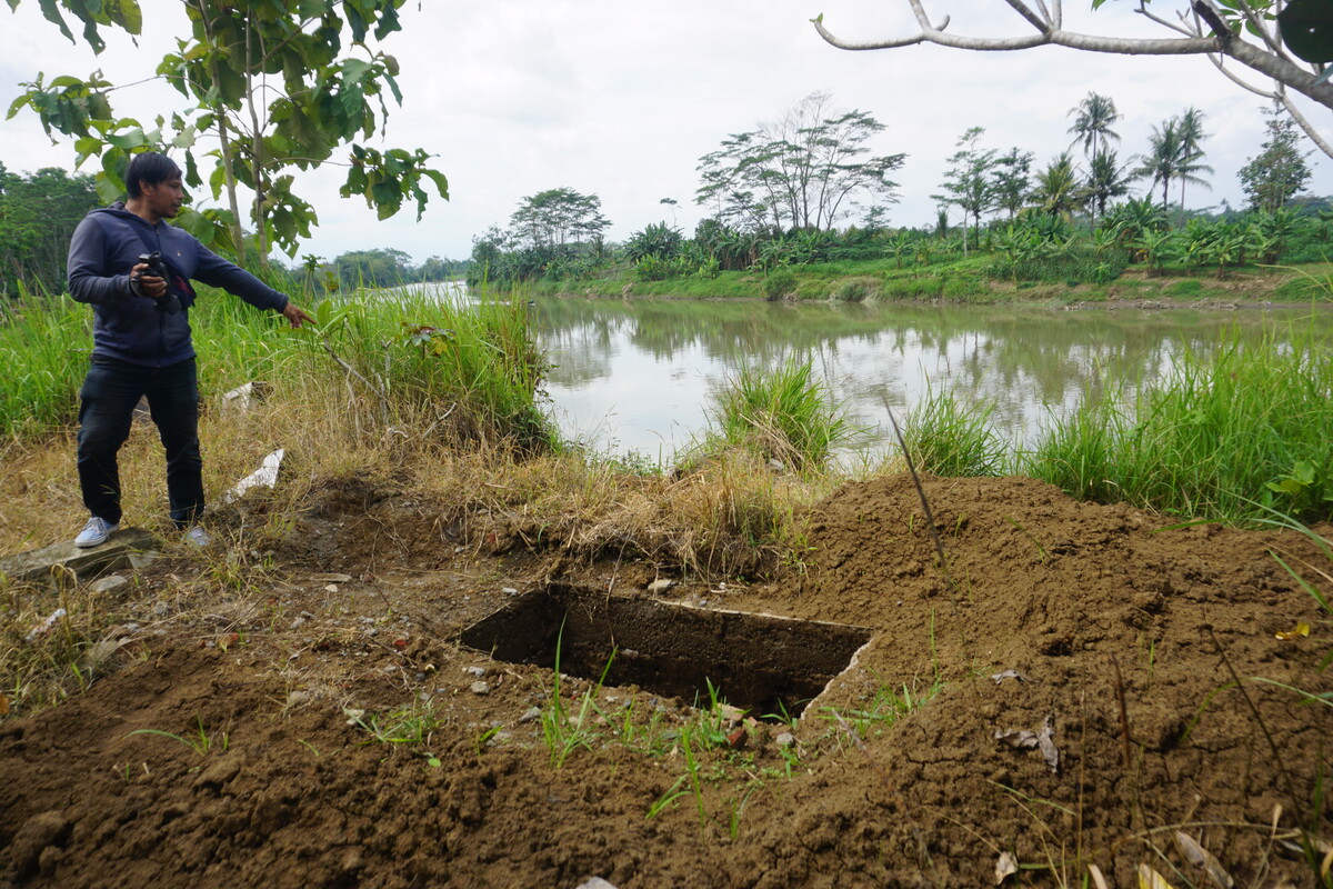 Cemetery Land and Agriculture Eroded by Erosion of the Klawing River in ...