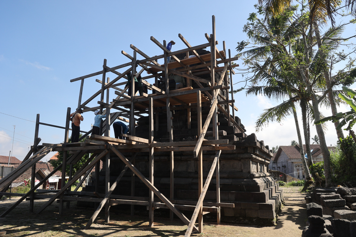 Lumbung Temple Ready to Move - Kompas.id