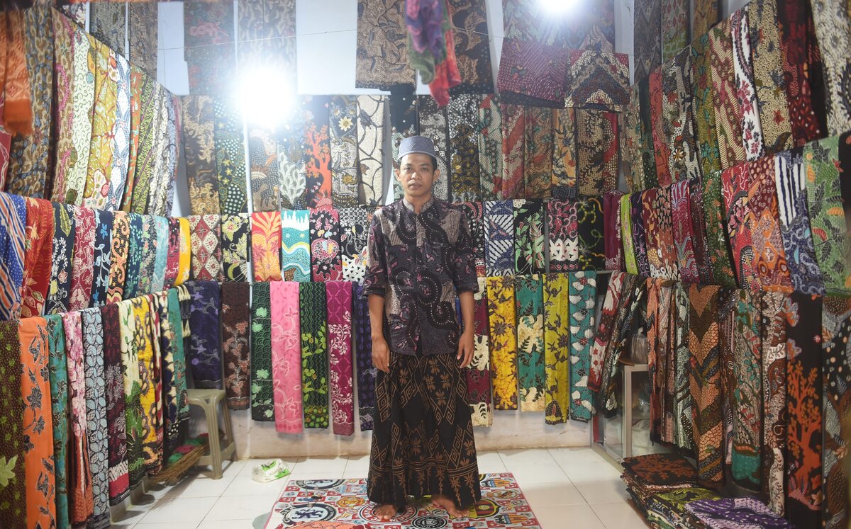 The Pulse of Madura Batik at the August 17th Market - Kompas.id