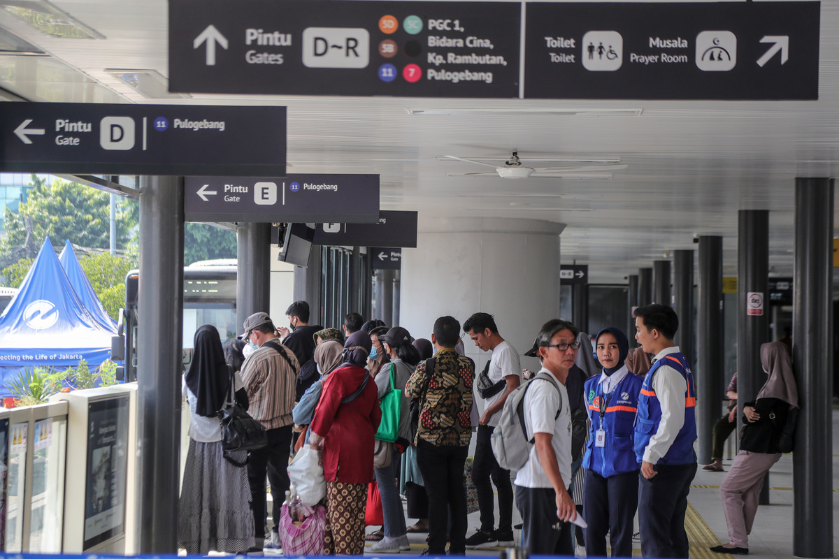 Portrait of Post-vitalization Malay Village Transjakarta Bus Stop ...
