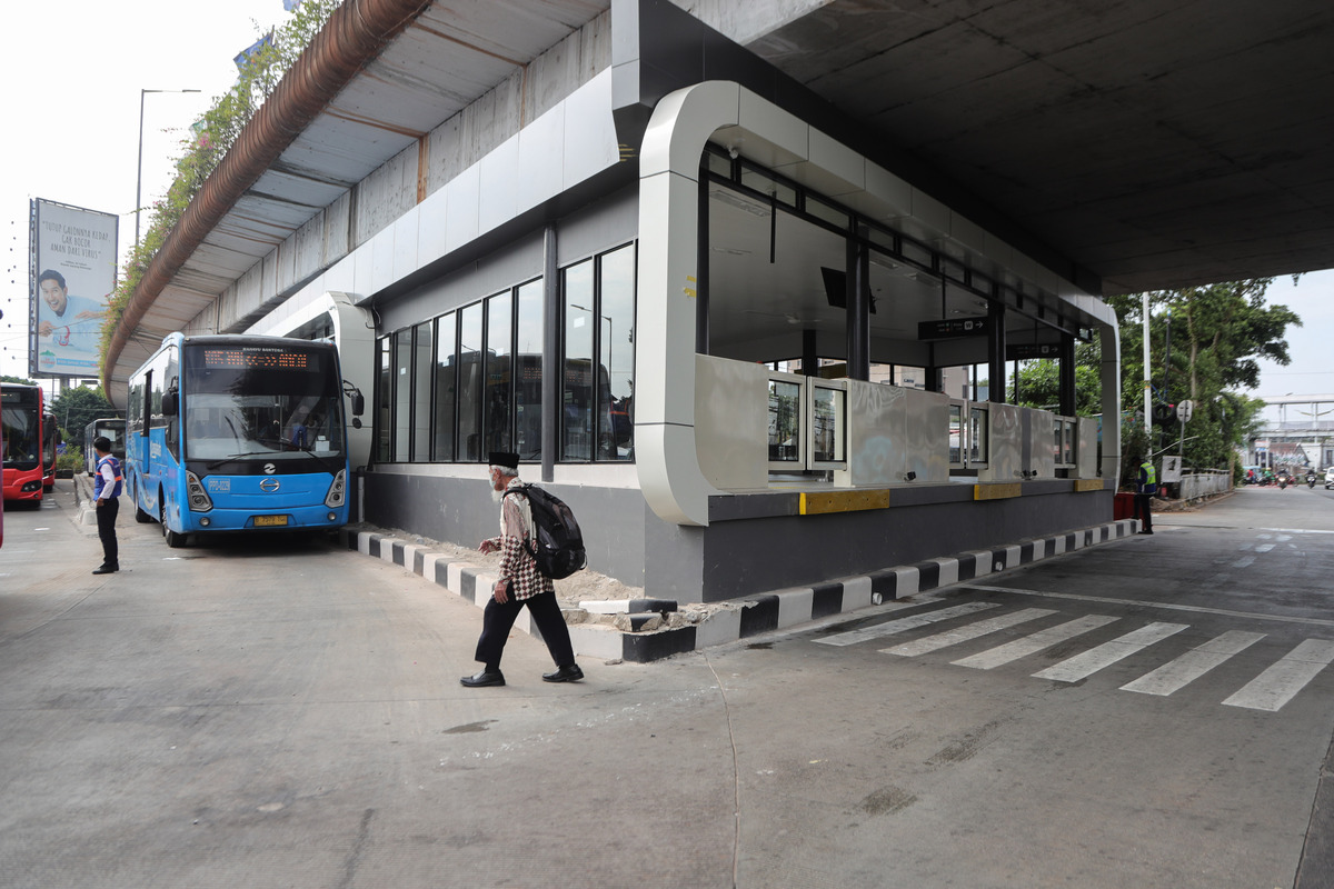 Portrait of Post-vitalization Malay Village Transjakarta Bus Stop ...