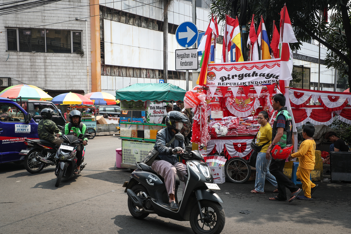 Republic of Indonesia Anniversary Knick-knack Traders Start Selling at ...