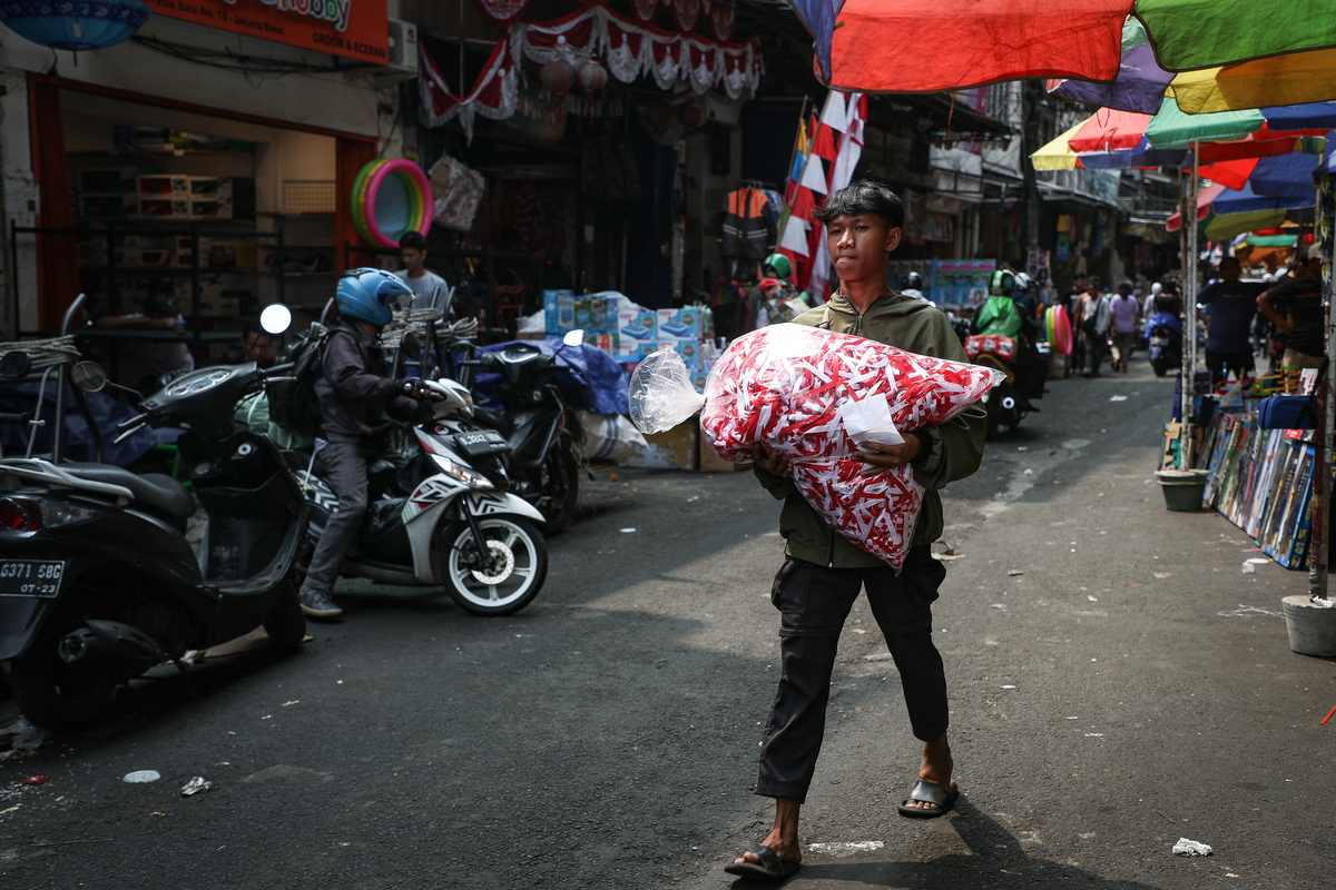 Republic of Indonesia Anniversary Knick-knack Traders Start Selling at ...