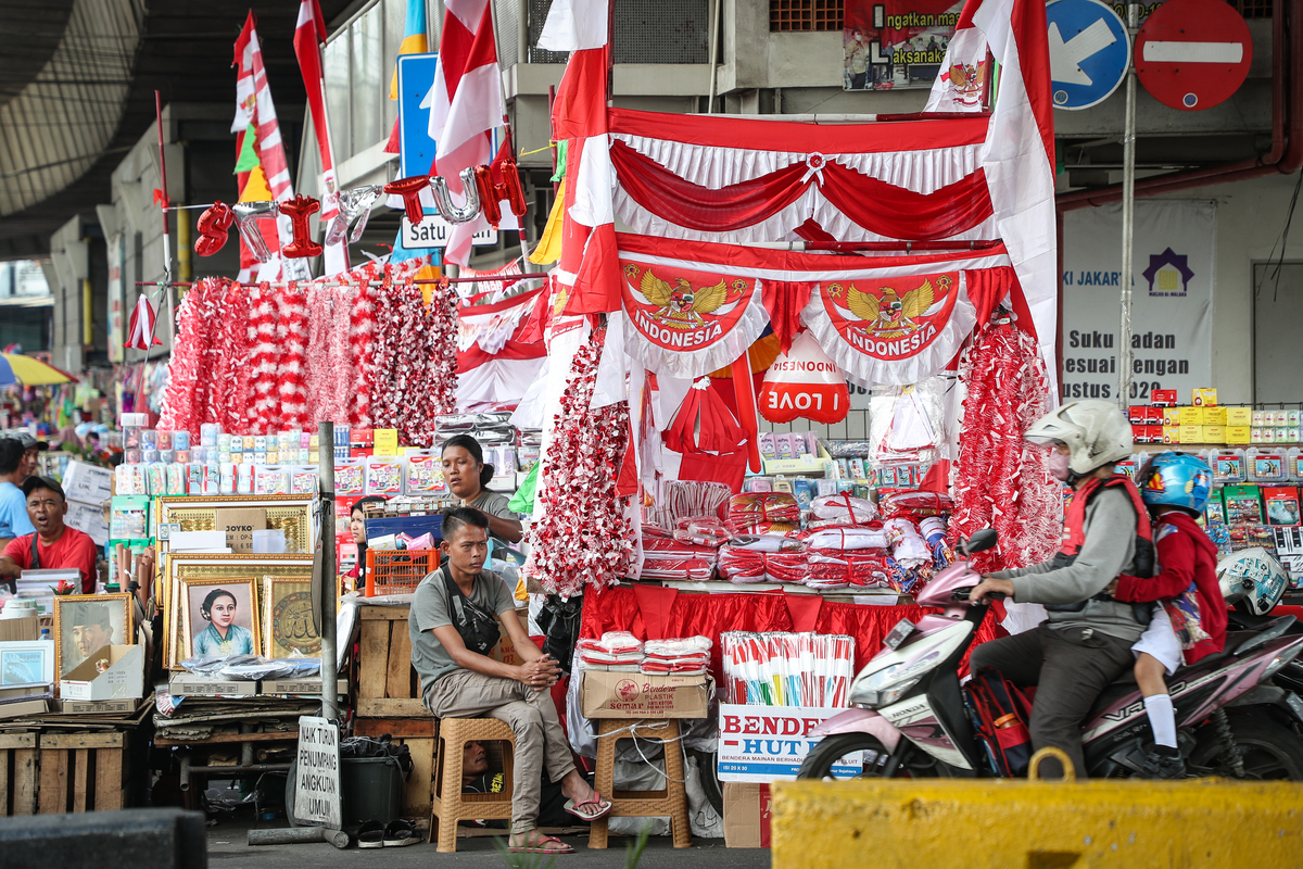 Republic of Indonesia Anniversary Knick-knack Traders Start Selling at ...