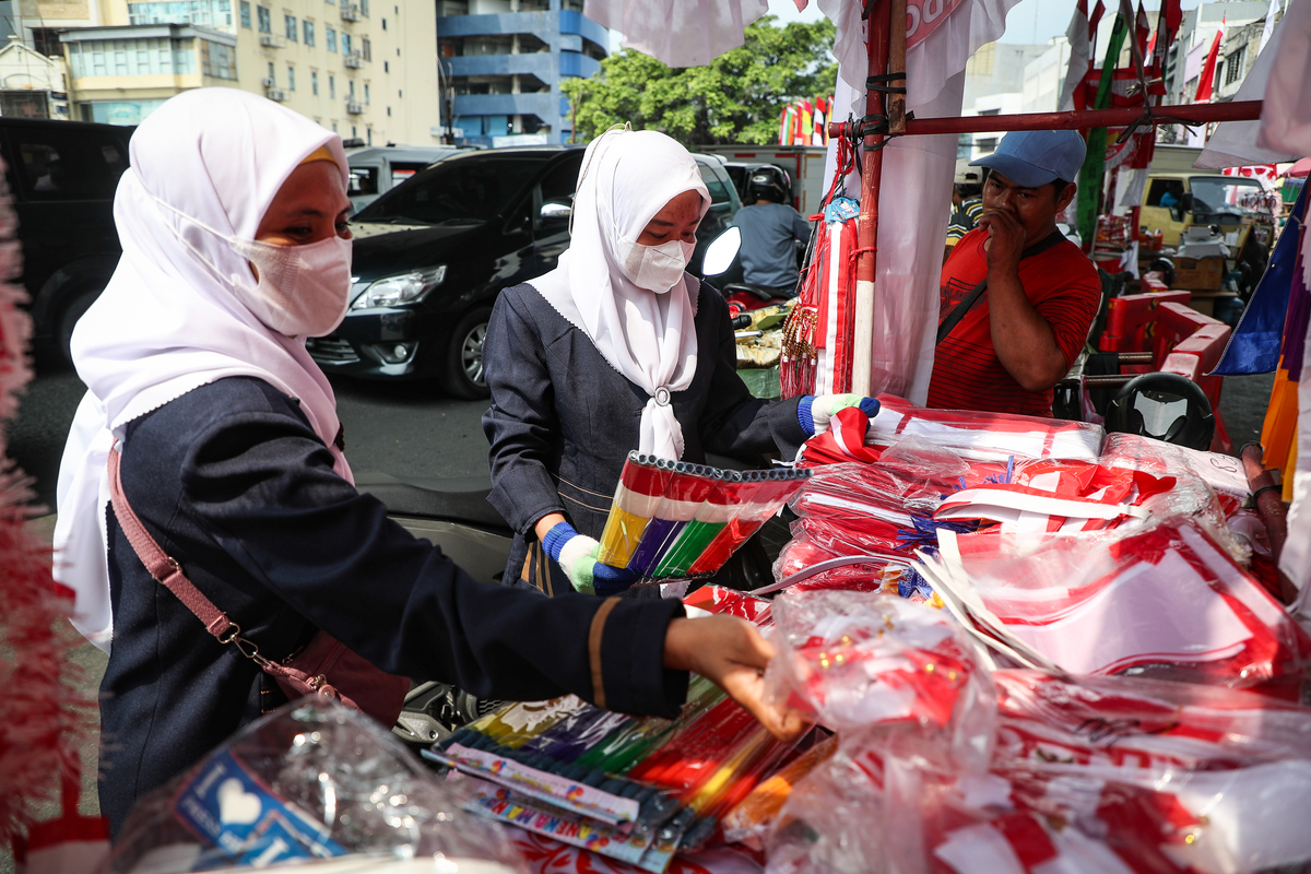 Republic of Indonesia Anniversary Knick-knack Traders Start Selling at ...