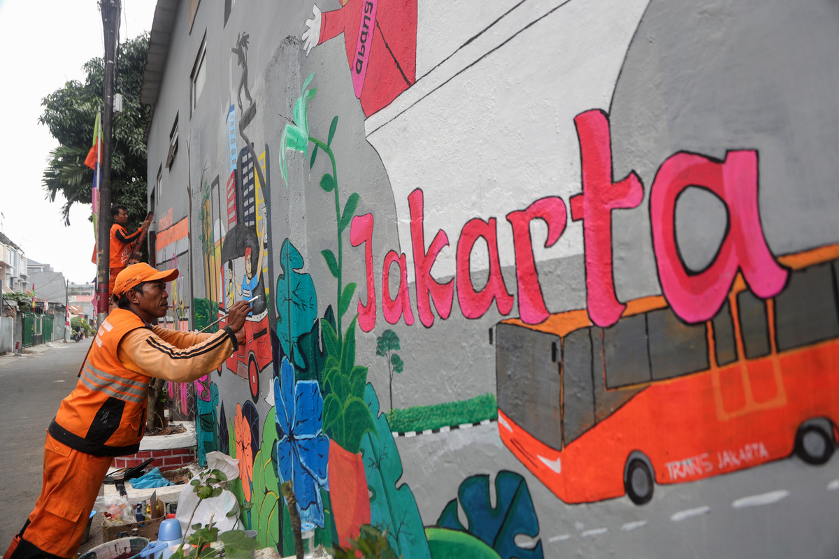 Colorful Murals Decorate Alleys in Jakarta - Kompas.id