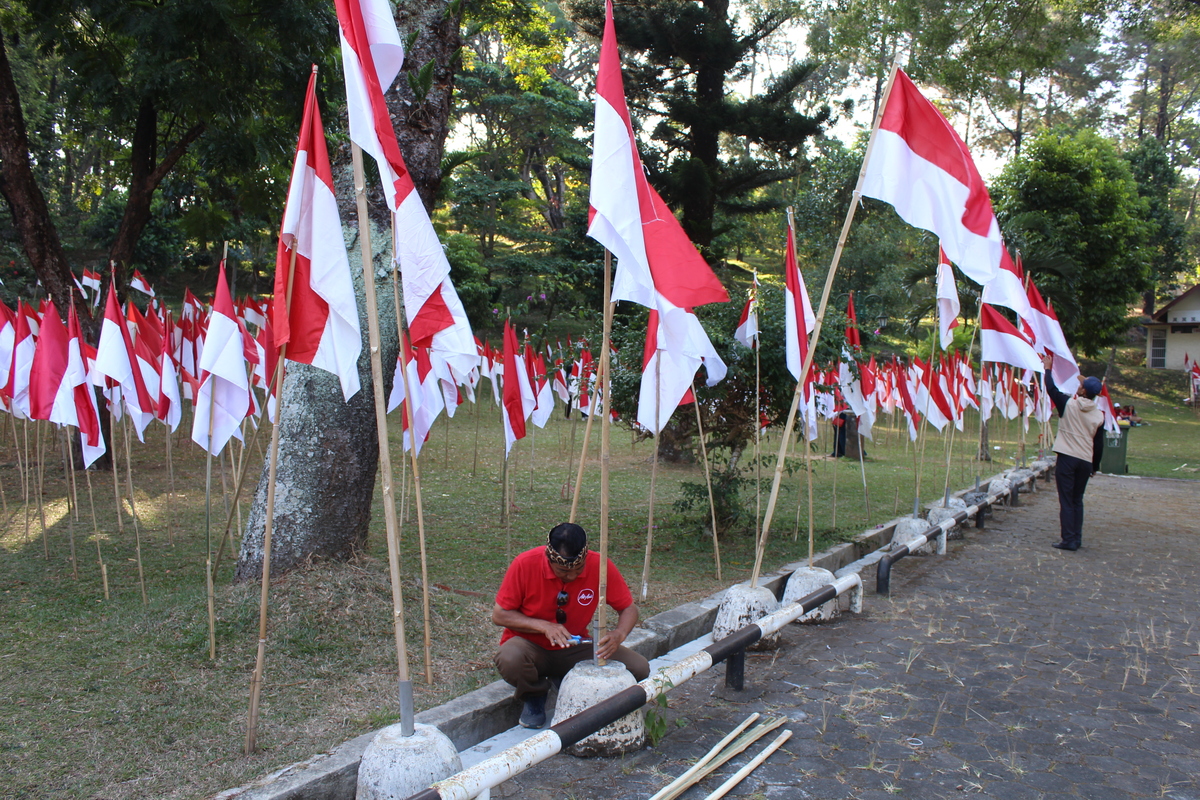 Thousands of Red and White Celebrate the Indonesian Independence Day at ...