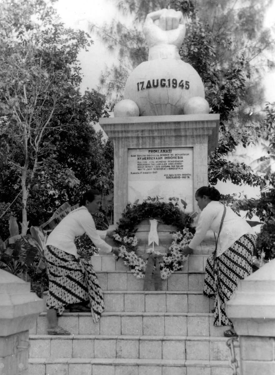 "Kompas" Photo Archive: Rengasdengklok, the First Region "Free" from ...