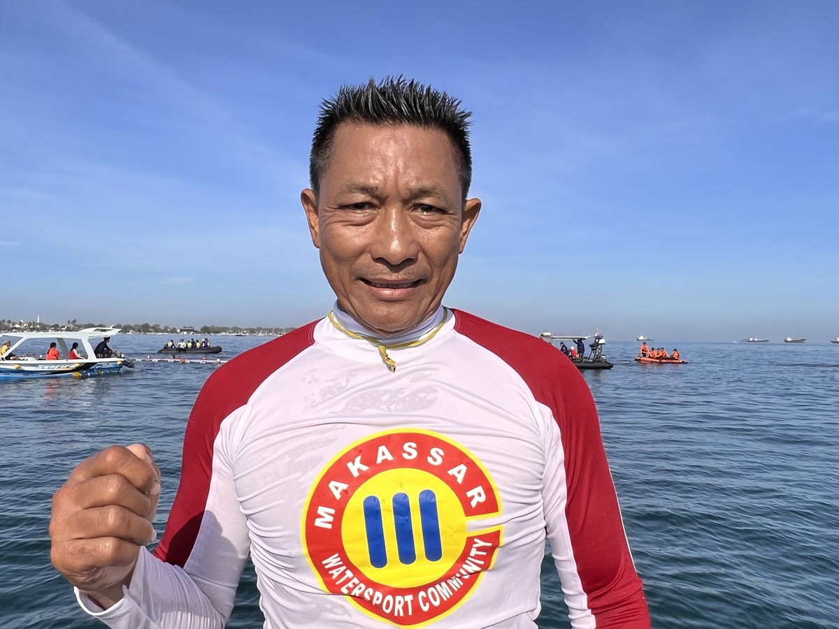 150 Perenang Arak Merah Putih di Selat Makassar - Kompas.id