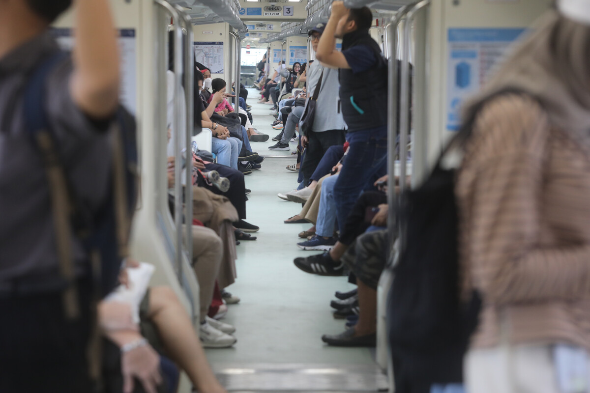 Five Days of Operation, Jabodebek LRT Still Many Problems - Kompas.id
