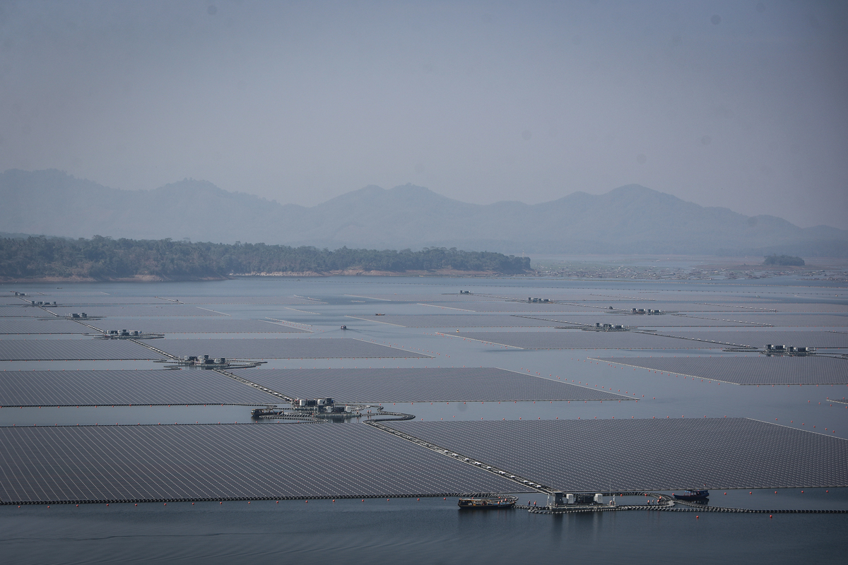 President Jokowi Inaugurates the Largest Floating PLTS in Southeast ...