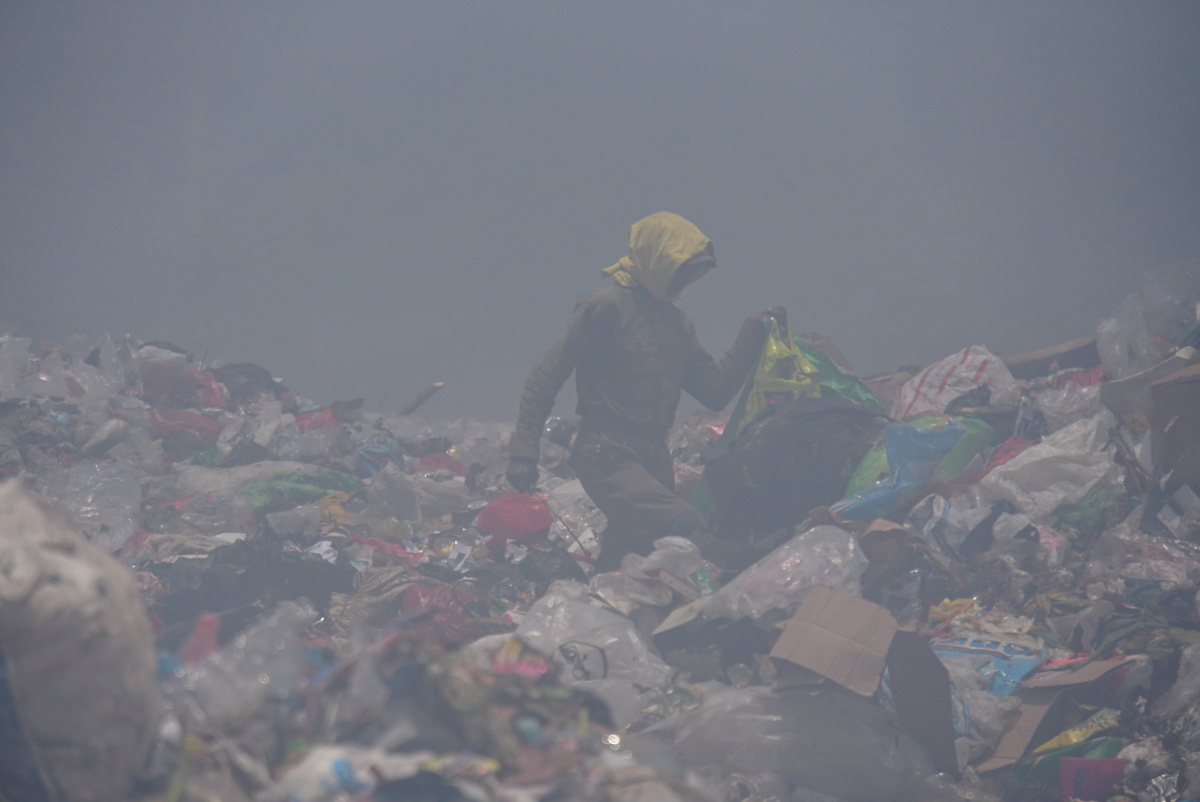 Sumompo Manado Landfill Fire Hasn't Been Extinguished After 10 Days ...