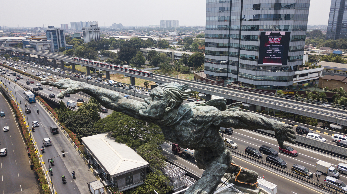 Mengembalikan Lagi Kegagahan Patung ”Pancoran” Dirgantara - Kompas.id