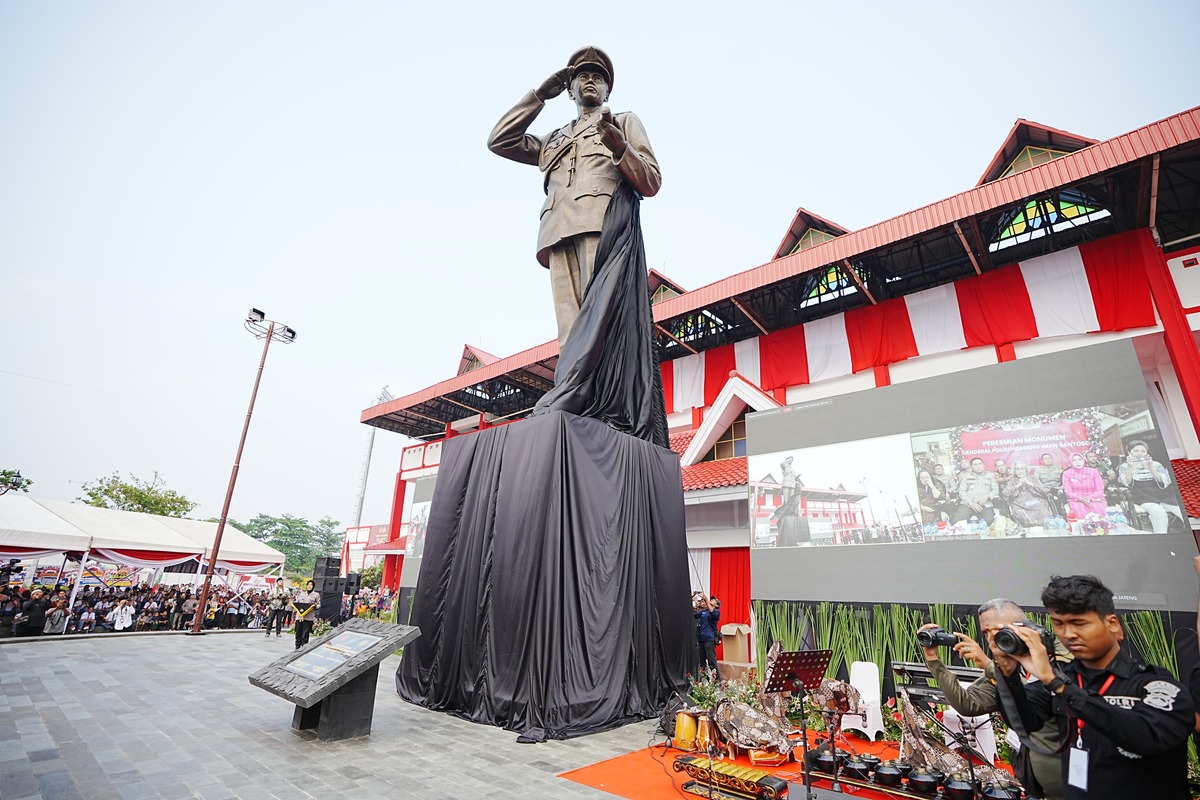 Monument in Pekalongan Relives General Hoegeng's Example - Kompas.id