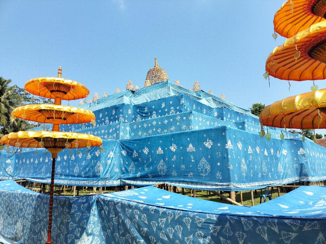 Dance, Chatra Umbrellas, Batik, and Temple Replicas, Are Proof of the ...