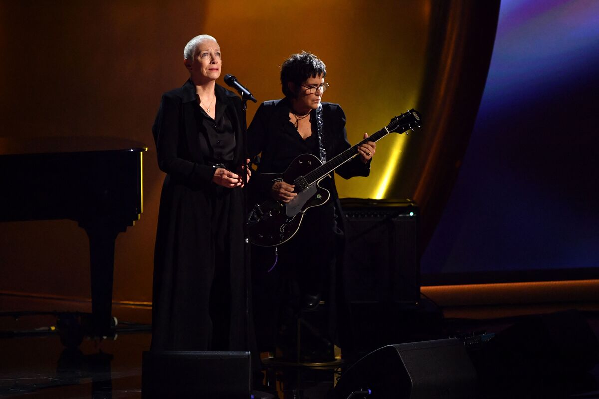 Annie Lennox, Sinead O'Connor and the Armistice - Kompas.id