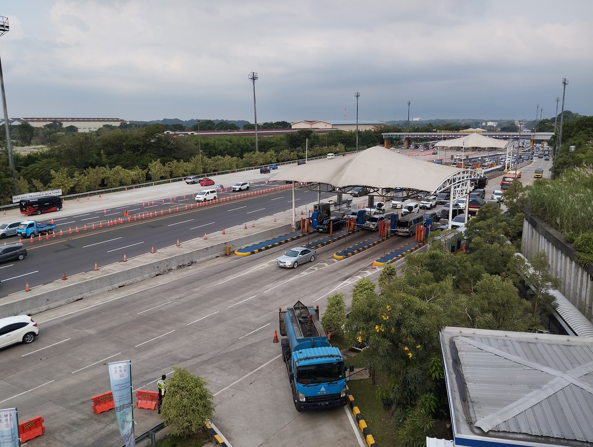 One Way Begins, Jakarta Cikampek Toll Road Applies "Contraflow" - Kompas.id