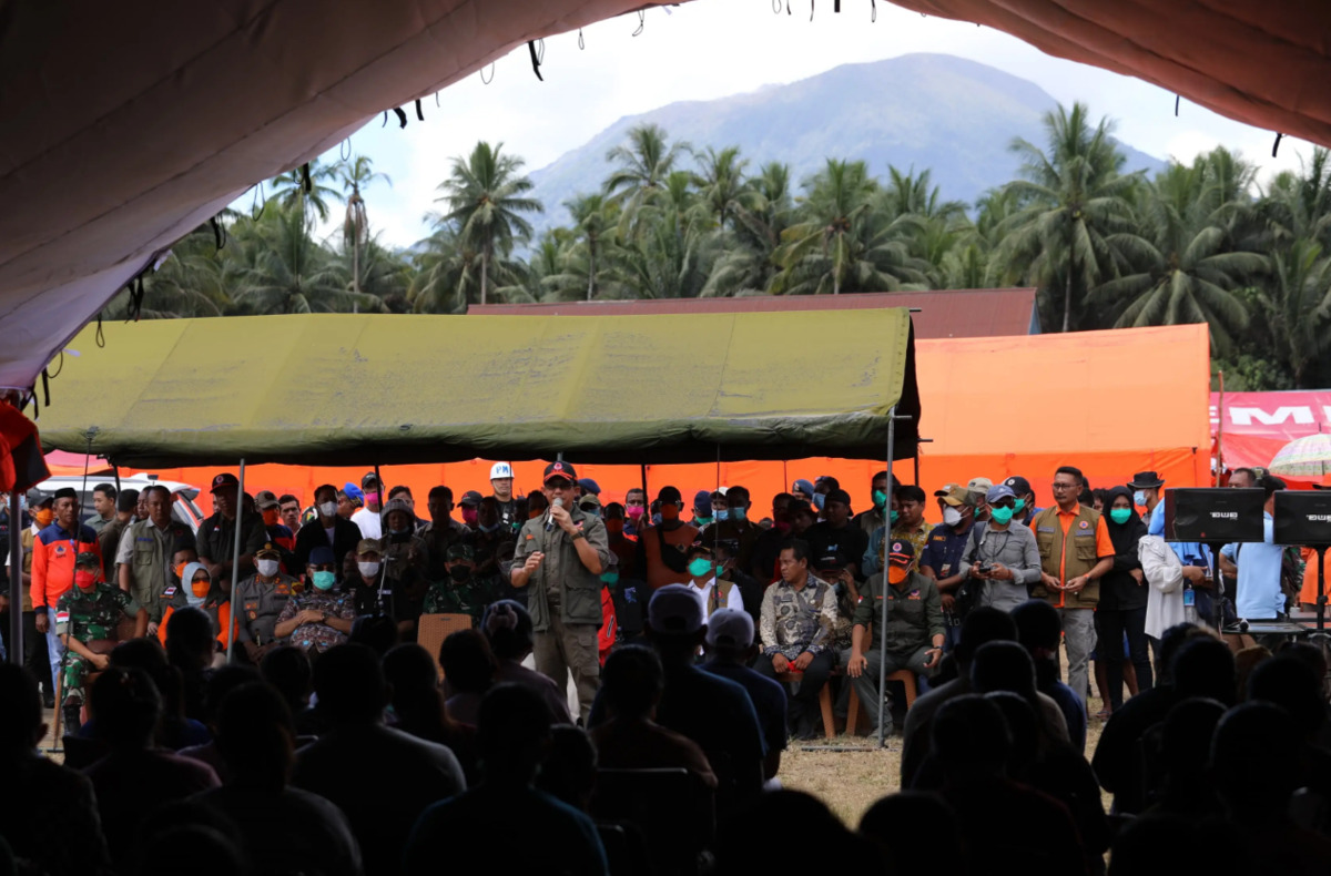 Mount Ibu Still Continuously Erupts, Ash Height 5,000 Meters - Kompas.id