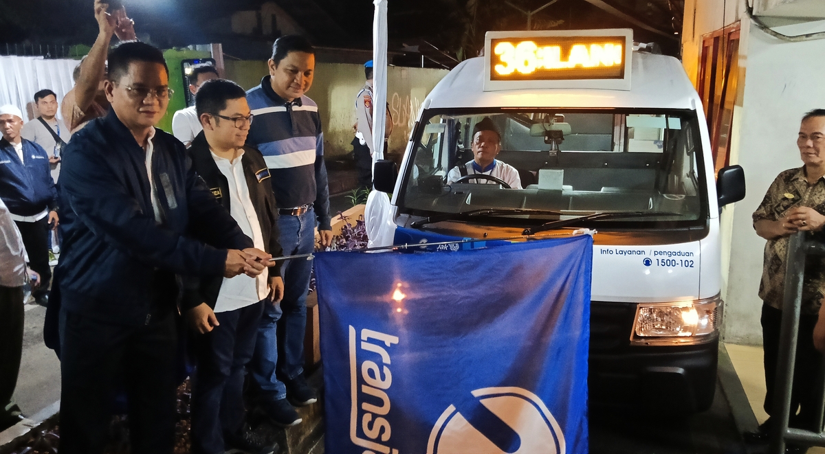 PT Transjakarta Trials 24 Hour Microtrans on Four Routes - Kompas.id